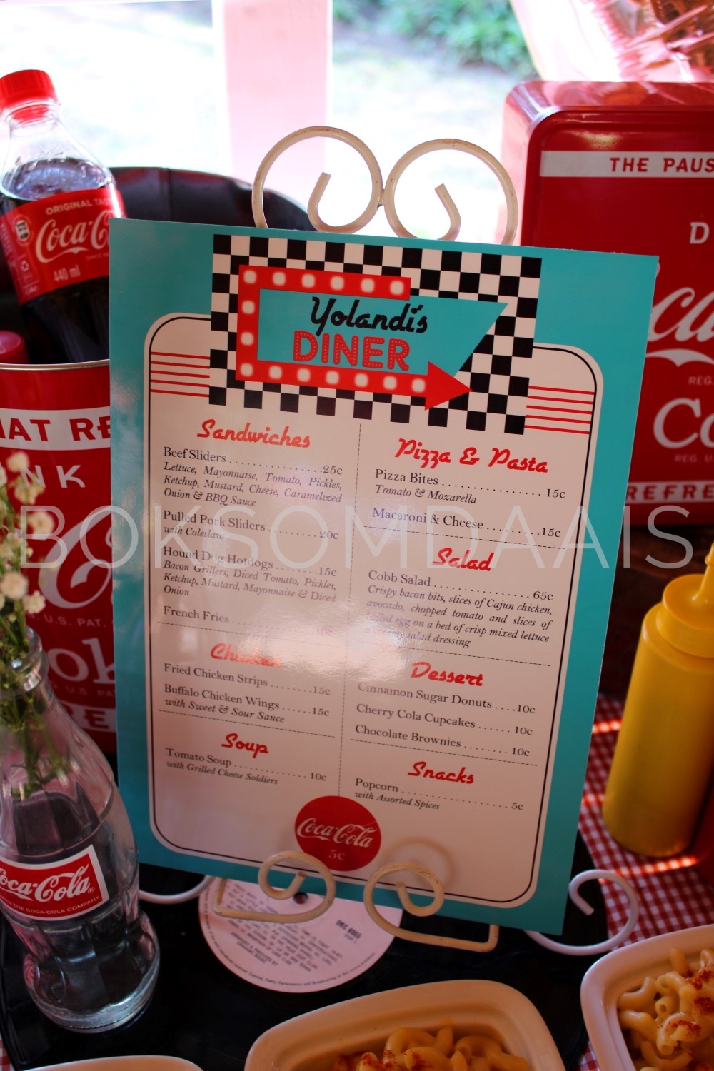 Travel Back in Time with this Great 1950's Diner Party
