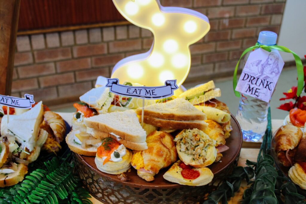 Alice in Wonderland Mad Hatter Tea Party Ideas by Boksomdaais Boutique ...