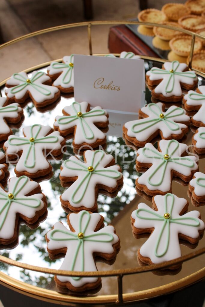 Black, White & Gold First Holy Communion Luncheon Ideas by Boksomdaais ...
